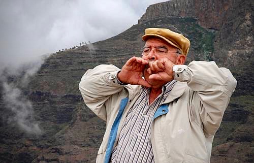 Silbo gomero: personas pueden transmitir con silbidos todo tipo de ...